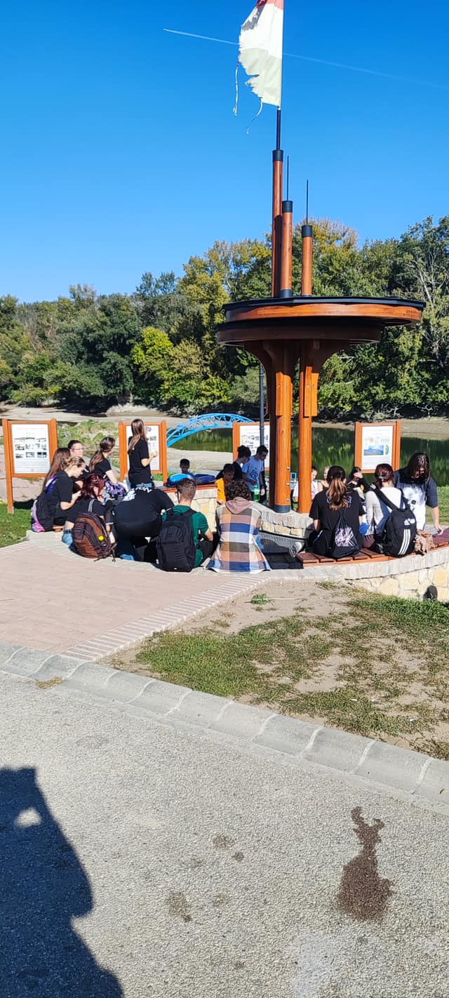 Dunaújvárosi Széchenyi István Gimnázium » Iskolánkból is gyalogoltak